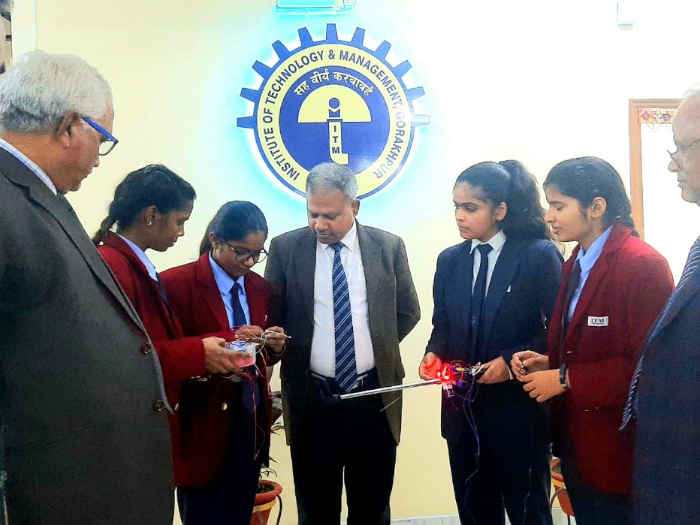 Blind Stick : Four Students Of ITM Gida Together Made A Hi-tech Stick ...