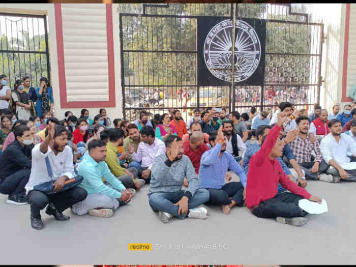 DDU Imposes 6-month Pre-PhD Course, Two-and-a-half-year Students Lock ...