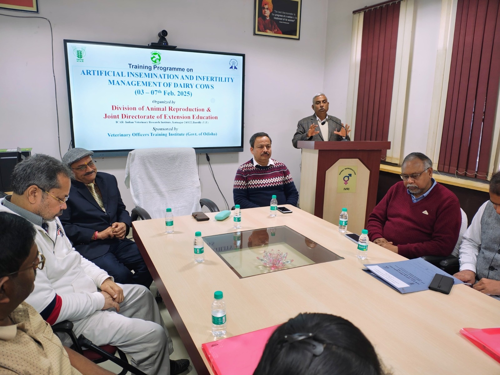 Veterinarians Of Odisha Are Taking Training In Artificial Insemination ...