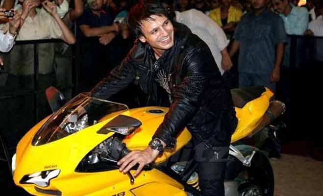 Top 10 Bollywood Stars And Their Bikes Collection- ये दस बॉलीवुड सितारे ...