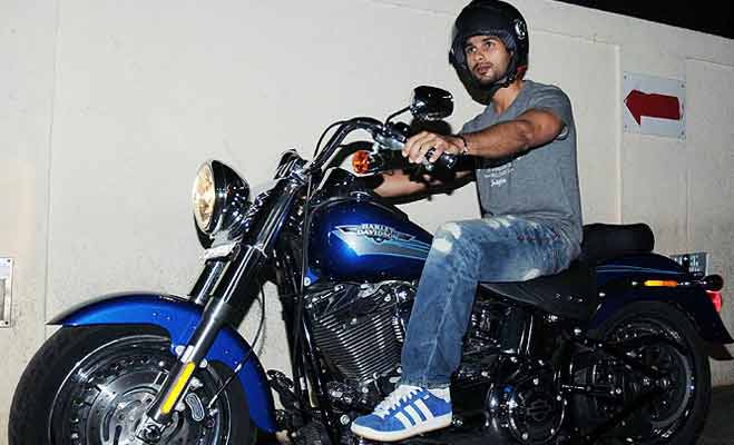 Top 10 Bollywood Stars And Their Bikes Collection- ये दस बॉलीवुड सितारे ...