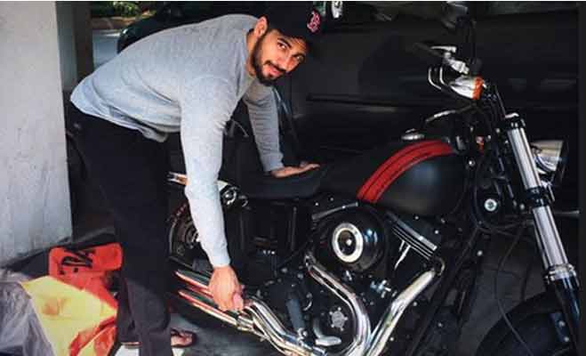 Top 10 Bollywood Stars And Their Bikes Collection- ये दस बॉलीवुड सितारे ...