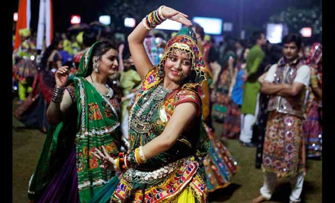 Navratri Special Significance Of Garba Dandiya Dance Forms- नवरात्रि ...