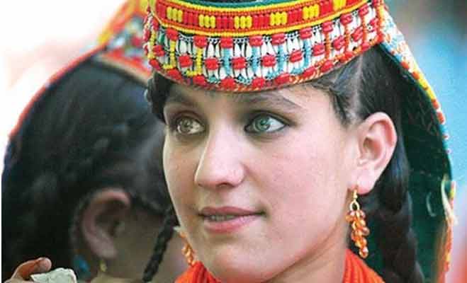 Women Of Hunza Community Remain Young At The Age Of 65 Also- यहां रहने ...