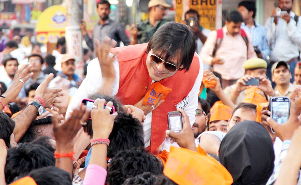 Road Show Of Vivek Oberai, Photo Gallery Inext Live