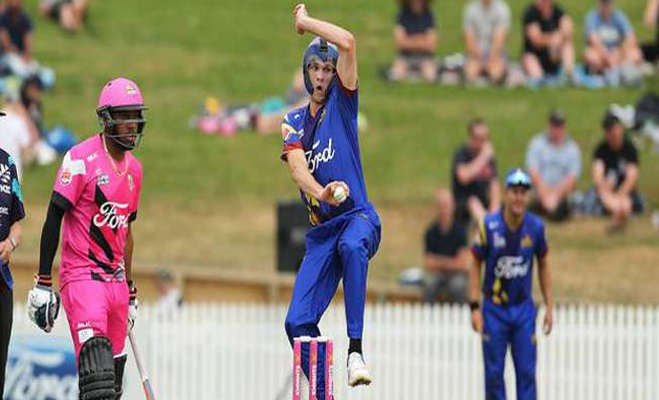 An Otago Bowler Wears Helmet Due To Unique Bowling Action During T20 ...