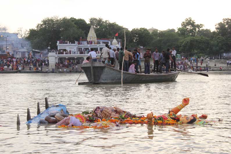 Idol Immersion Of Goddess Durga In The Holy River Ganga, Photo Gallery ...