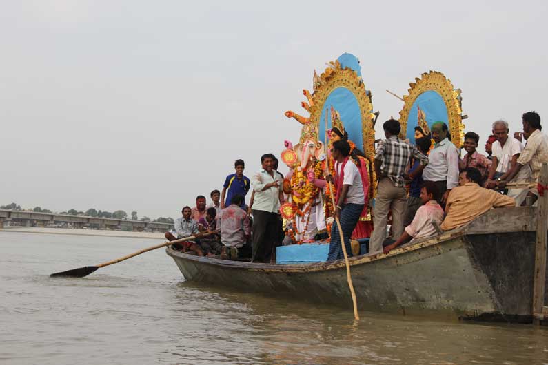 Idol Immersion Of Goddess Durga In The Holy River Ganga, Photo Gallery ...
