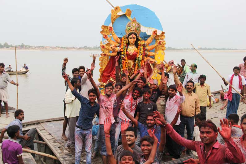 Idol Immersion Of Goddess Durga In The Holy River Ganga, Photo Gallery ...