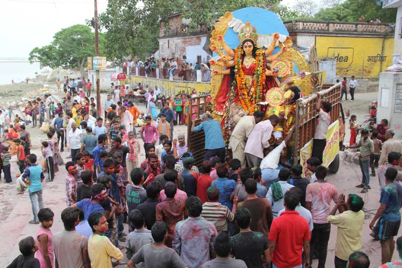 Idol Immersion Of Goddess Durga In The Holy River Ganga, Photo Gallery ...