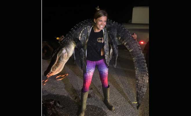 Meet The Beautiful Bikini Babe Who Wrestles Alligators For Fun- यह ...
