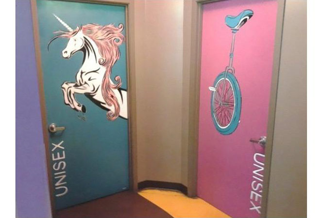9 Bizarre Bathroom Signs From Across The World- ये हैं दुनियाभर के नौ ...