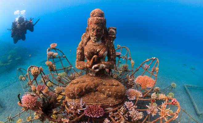 Know About 5000 Old Underwater Hindu Temple- समुद्र के नीचे तीर्थ गोता ...
