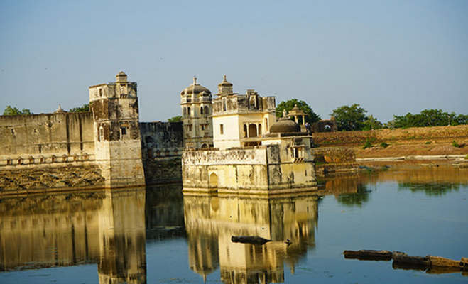 Room Where Alauddin Khilji Seen Rani Padmavati In Mirror- यहां लगा था ...