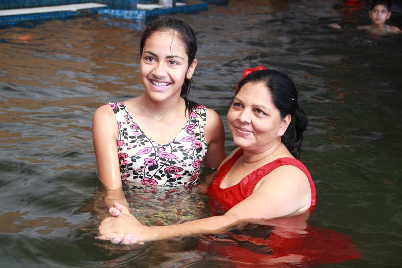 Goa Theme Pool Party In Bareilly, Photo Gallery Inext Live