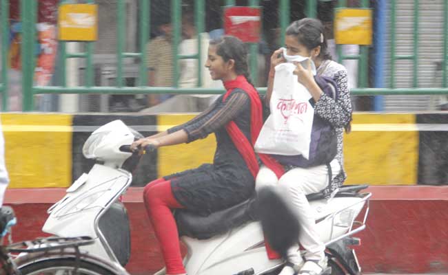 बरसात के मौसम में , Photo Gallery Inext Live