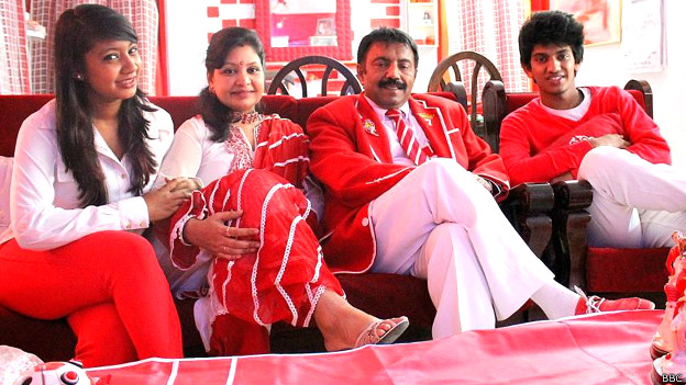 Sevenraj An Estate Agent From India Is Obsessed With Red And White- ये ...