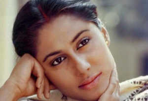 On Smita Patil Death Anniversary Remembering Her Famous Films- ये 10 ...