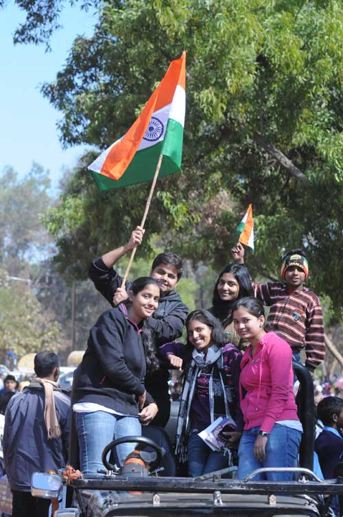 Indias Largest National Flag Host In Pahari Mandir, Photo Gallery Inext ...