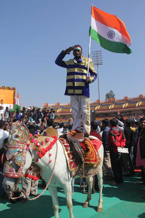 Indias Largest National Flag Host In Pahari Mandir, Photo Gallery Inext ...